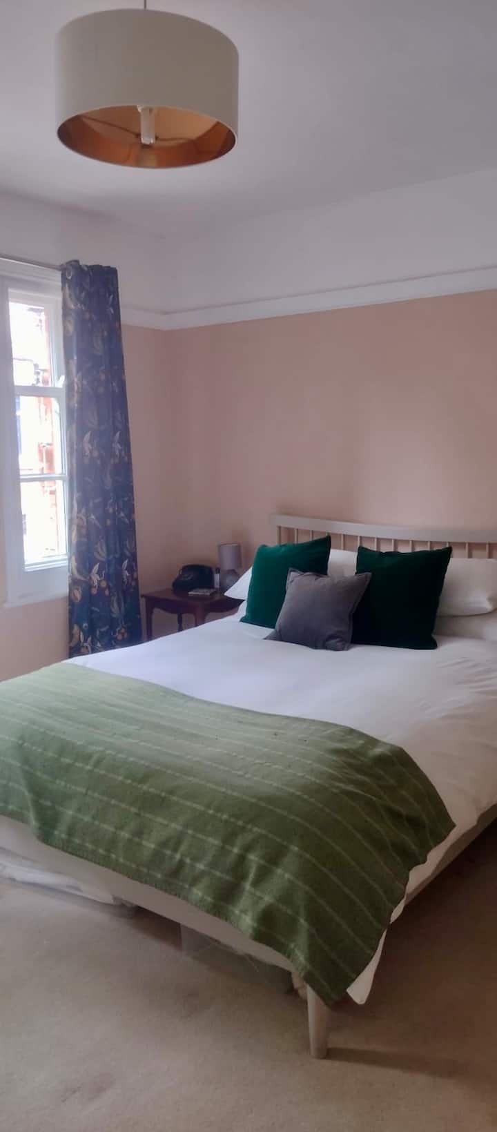 Guest Room & Breakfast. Private Bathroom. - Leicester