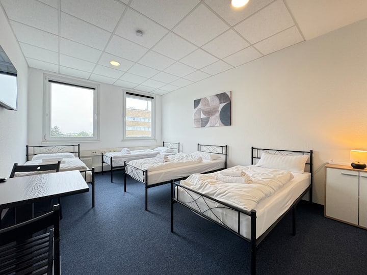 Room 3: 4-bed Room In The Kurzzeit Apartment - Karlsruhe