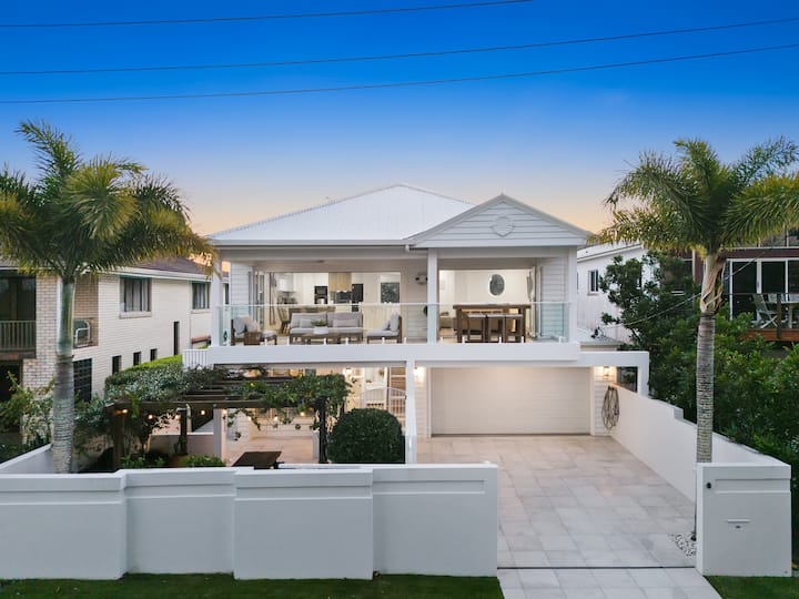 Premium Beach Front House - Pool, Large Deck - Caloundra
