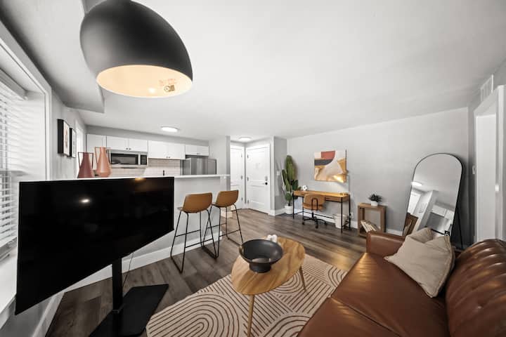 By Famous Plaza+near Dt 1br Apt W/ Ktchn+workspace - Mission, KS