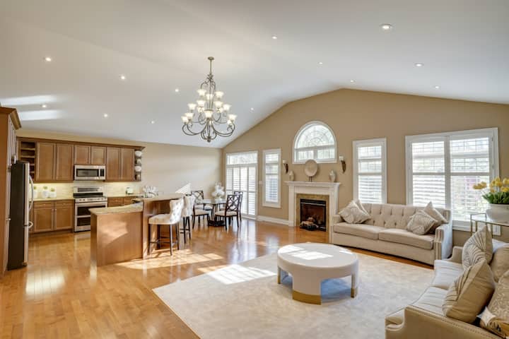 4 Bed Luxury Home Square One Pearson Toronto - Brampton