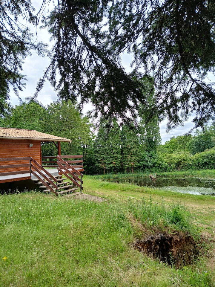 Chalet Avec Terrain Cloturé Et Pièce D'eau - Rochechouart