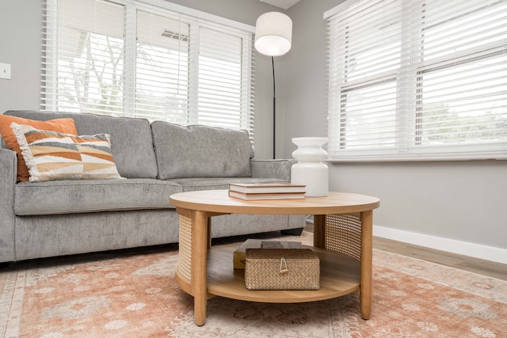 Newly Furnished 2-bedroom Apartment In Urbandale. - Des Moines, IA