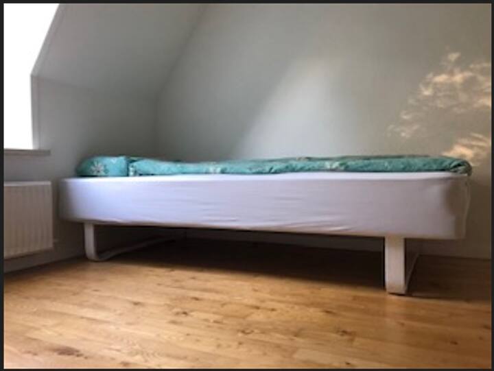 Lille Værelse Til Lille Pris - Odense