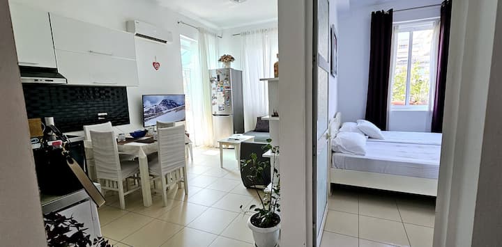 "The White House"  Blloku Central Apartment. - Tirana