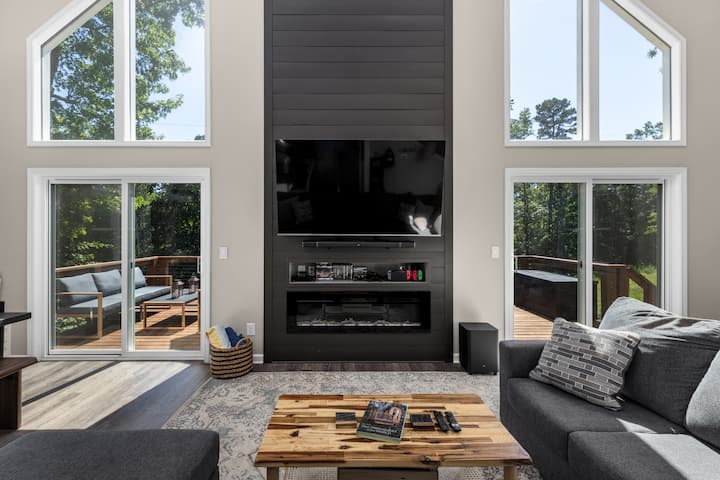 Family Lake Oasis W/private Dock/hot Tub/arcade - Gainesville, GA