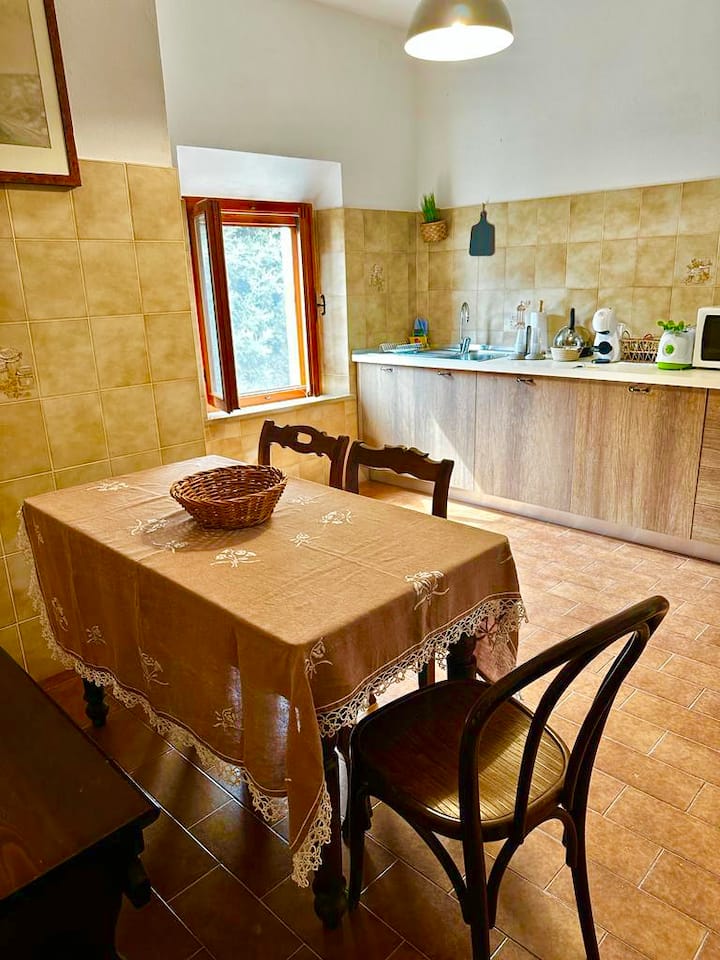 Camera Rossa Con Bagno Privato - San Quirico d’Orcia