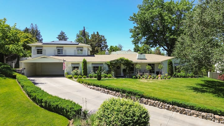 Yakima French Country Cottage - Yakima, WA