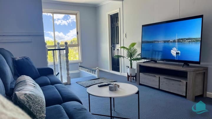 Bellavista Retreat - Upstairs 3-bedroom Apartment - Belmont