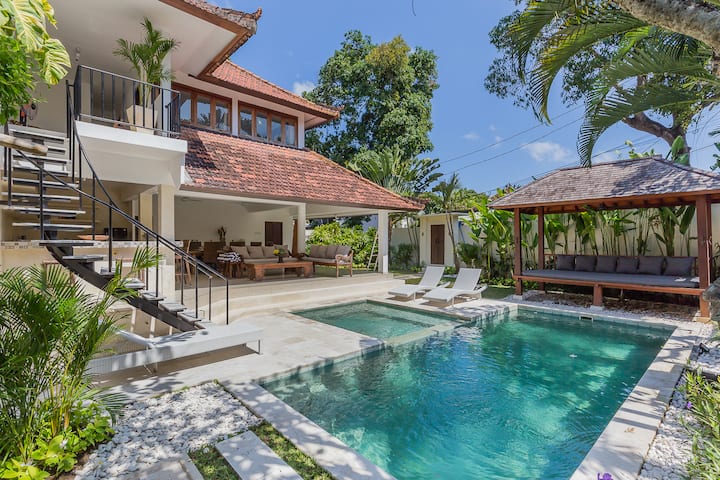 Beautiful 4 Bedrooms Villa 500m From Beach - Kuta