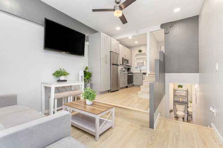 2-story Loft W/parking In Front! - O‘ahu, HI