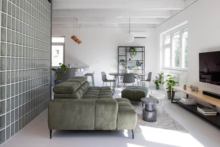 Urban Haven In City Centre With Free Parking - Bratislava