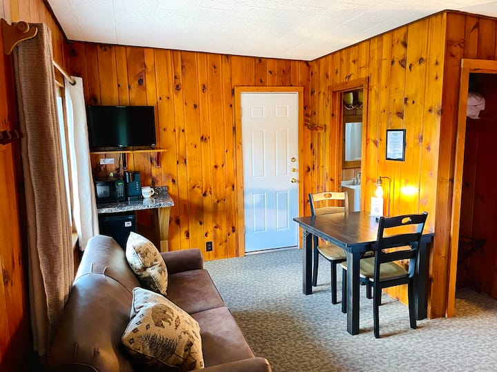 Waters Edge - Lakefront Lodge Suite 26 - Lake George, NY