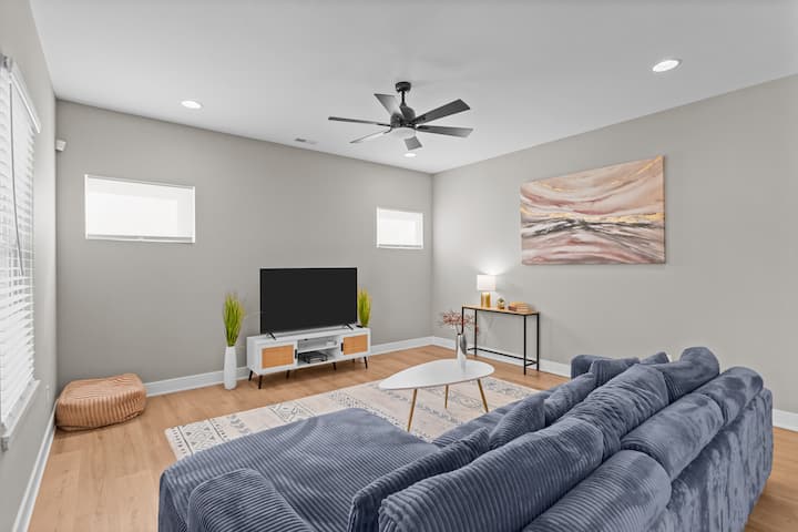 Charming Sobro Duplex | Comfort & Convenience - Castleton, IN