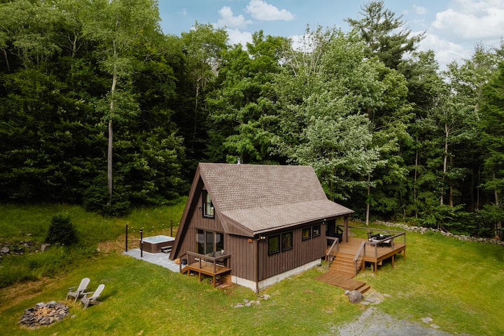 Peaceful A-frame Chalet W/ Mtn Views + Hot Tub! - Hunter, NY