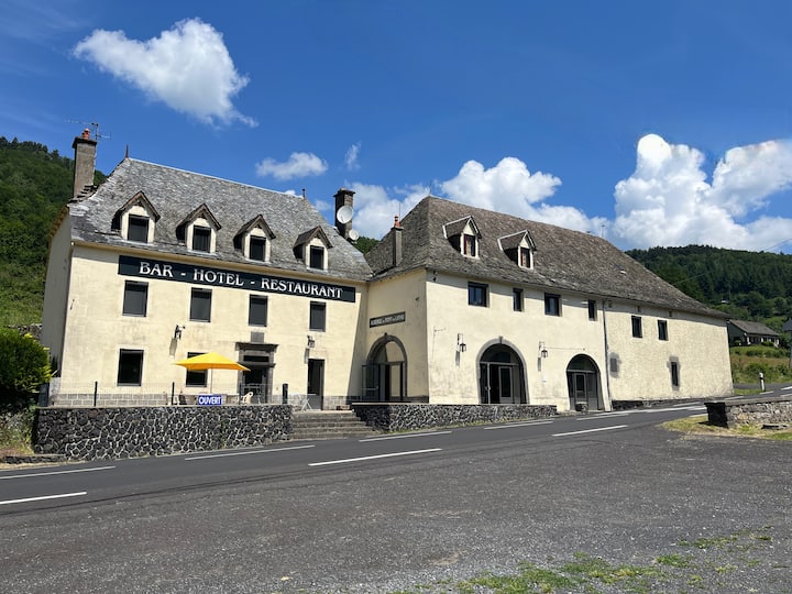 Auberge Du Pont De Lanau
Chambre Blanche - Chaudes-Aigues