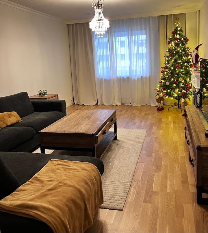 Mysigt Och Familjevänligt Hem - Täby