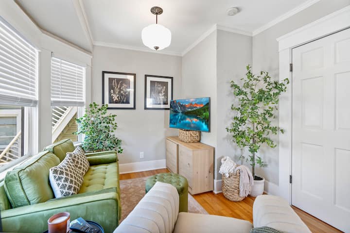 The Downtown Carriage Flat - Coronado, CA