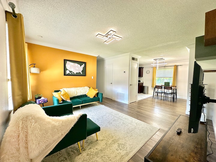 Elegant Full Home Retreat – 30 Minutes From Disney - Orlando, FL