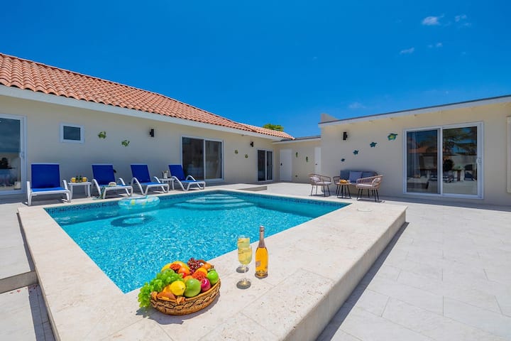 Breathtaking Prvt 4br Pool Villa | 3 Min To Beach - Aruba