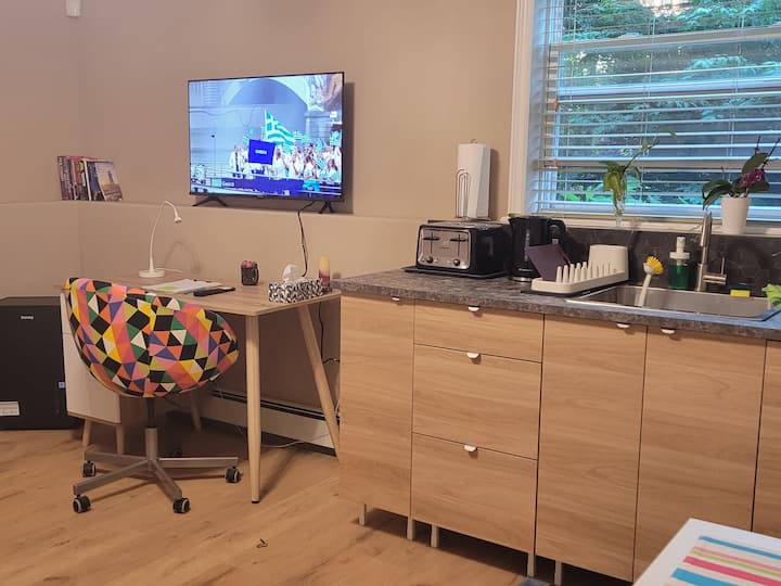 Relax And Comfort
15 Min To Downtown - Halifax