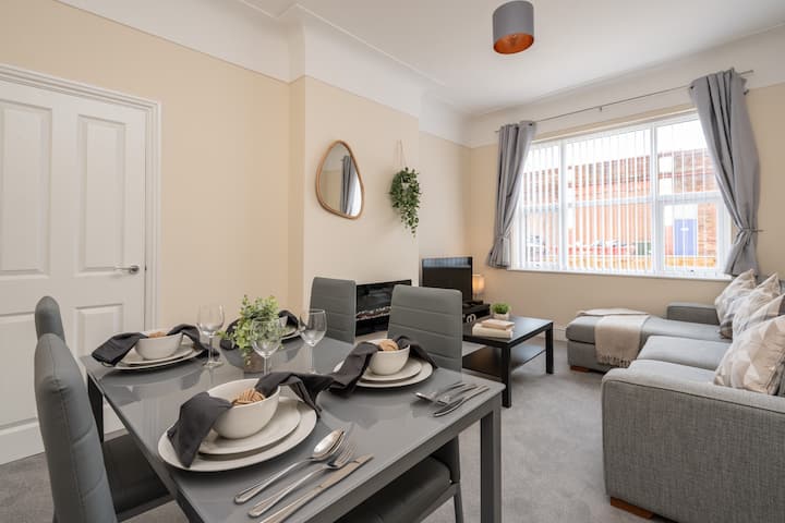 Large Cosy House - Free Public Parking - Liverpool
