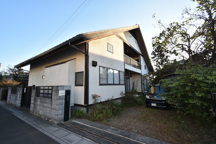 【30日〜】和室13.2㎡・庭付き一軒家|与野駅・大宮近く|長期滞在歓迎・駐車場&自転車無料 - Saitama