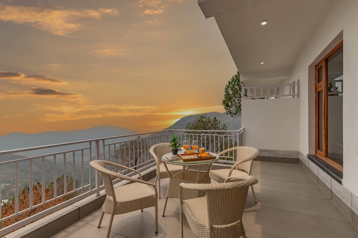 Pet Friendly Villa W/ Mesmerizing Hill Vistas - Kasauli