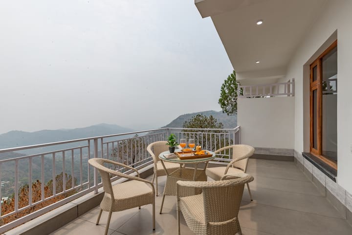 Pet Friendly Villa W/ Mesmerizing Hill Vistas - Kasauli