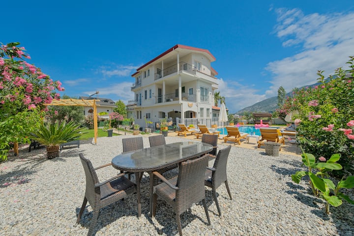 Villa Konforunda Apart,merkezi Konum, Büyük Bahçe - Ölüdeniz