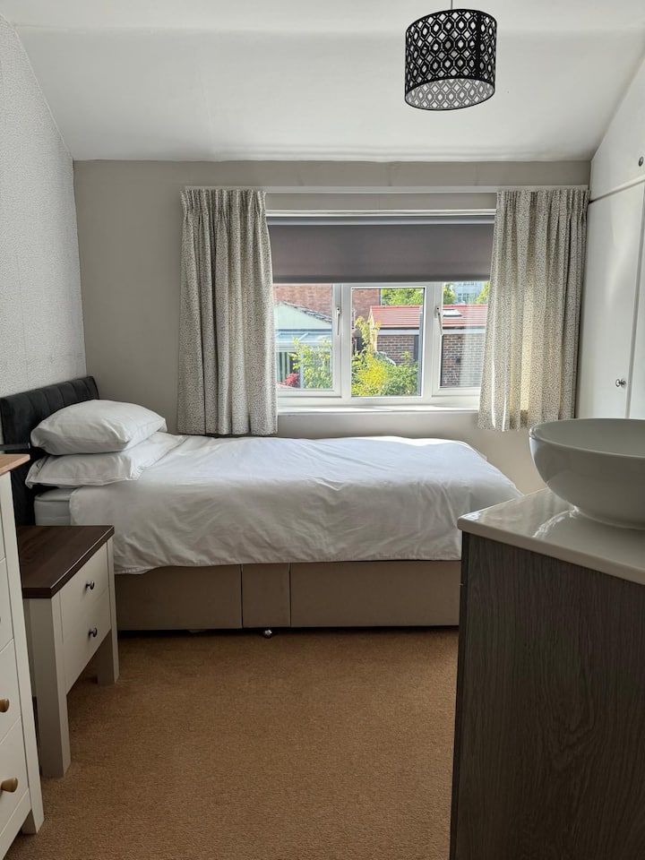 En-suite Bedroom In Quite Family Home - Oxford