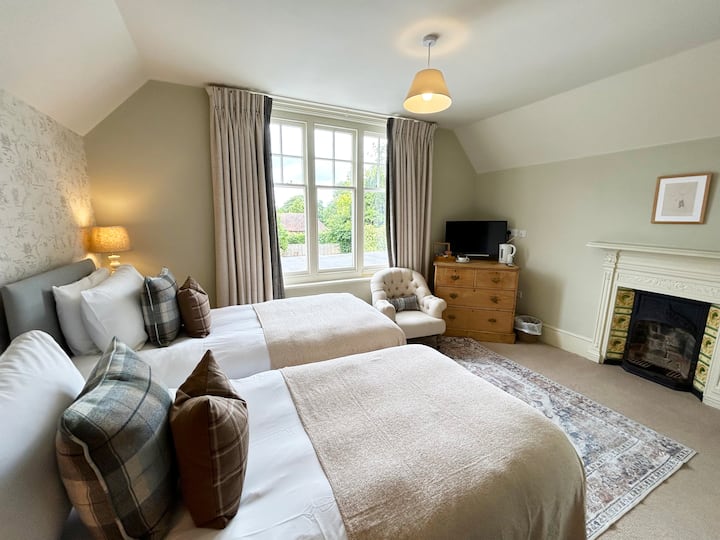 Twin Room At The Bear Inn (Piglet) - Crowborough