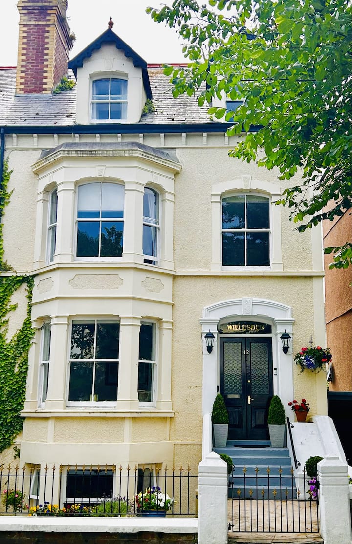 Willesden, Apartment 1 - Llandudno
