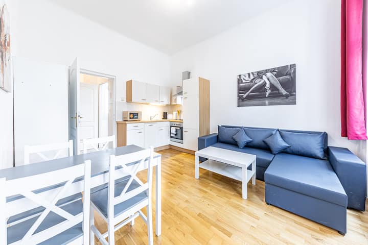 The Statement - Bright Apartment, Good Connection -