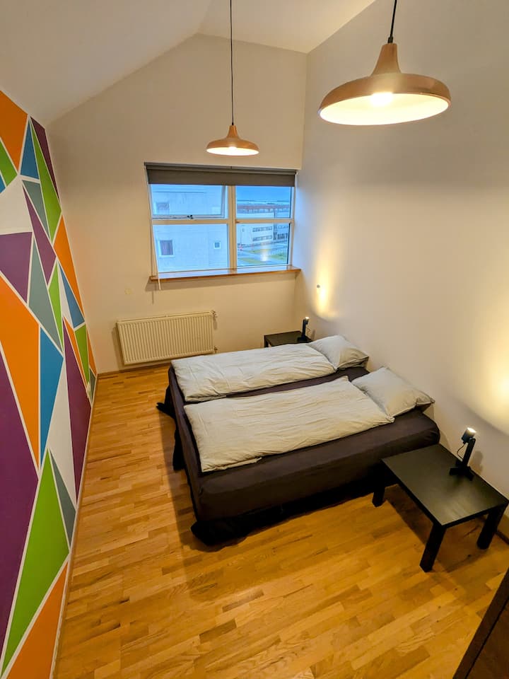 Bright And Spacious Room At Hlemmur With Parking - Reykjavík