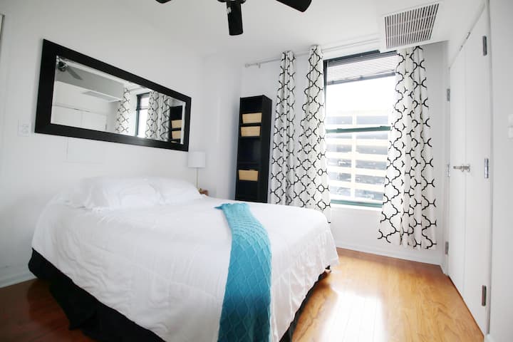 Modern Top Floor Condo In Downtown Indianapolis - Meridian-Kessler, IN
