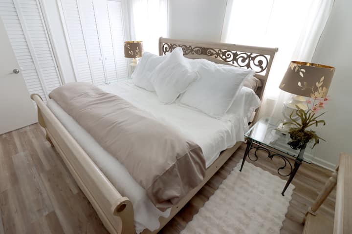 Stylish Townhouse Next To Beach Prime Location - Myrtle Beach, SC