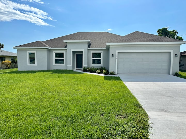 Cape Escape – 4br Waterfront Home W/ Gulf Access - Fort Myers, FL