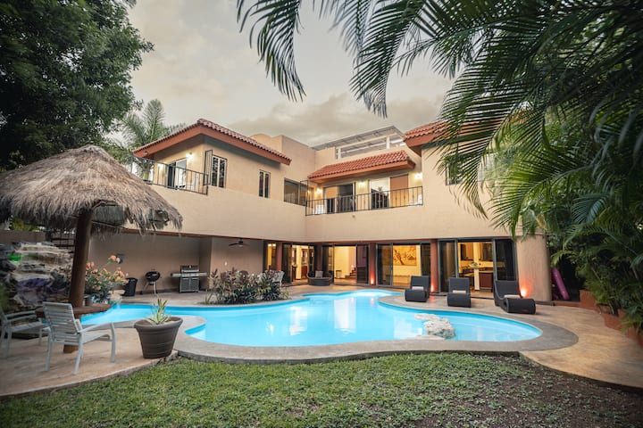 Spacious | Resort Pool | King Bed | Parking | Wifi - Playa del Carmen