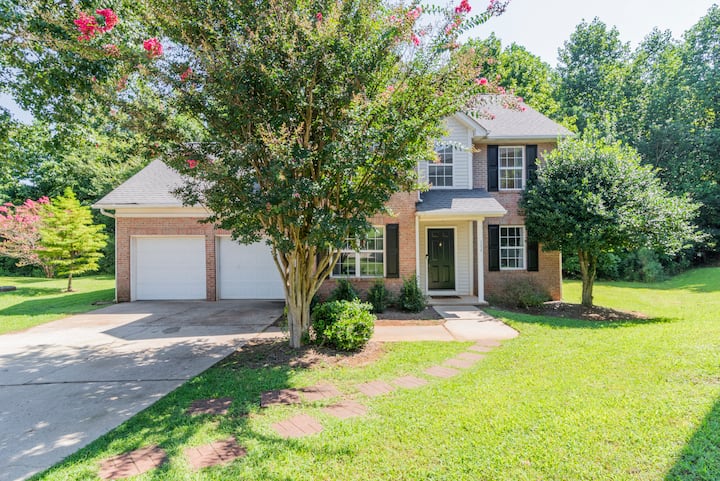 University City 4br Retreat: Style & Space For 10 - Charlotte, NC