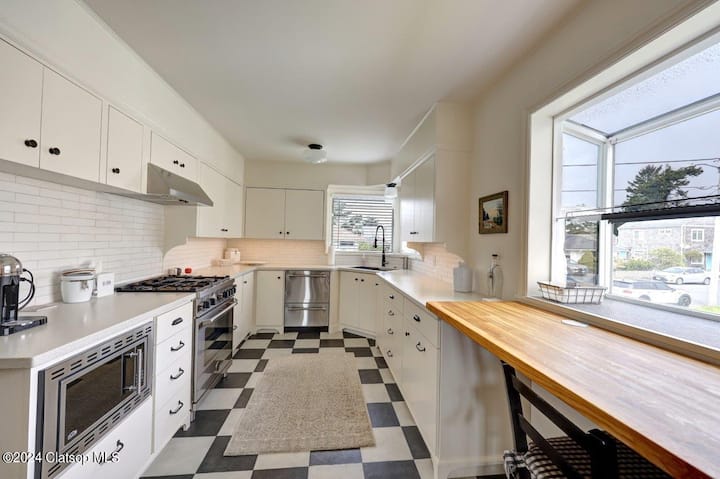 3 Bedroom Beach Oasis - Pet Friendly - Cannon Beach, OR