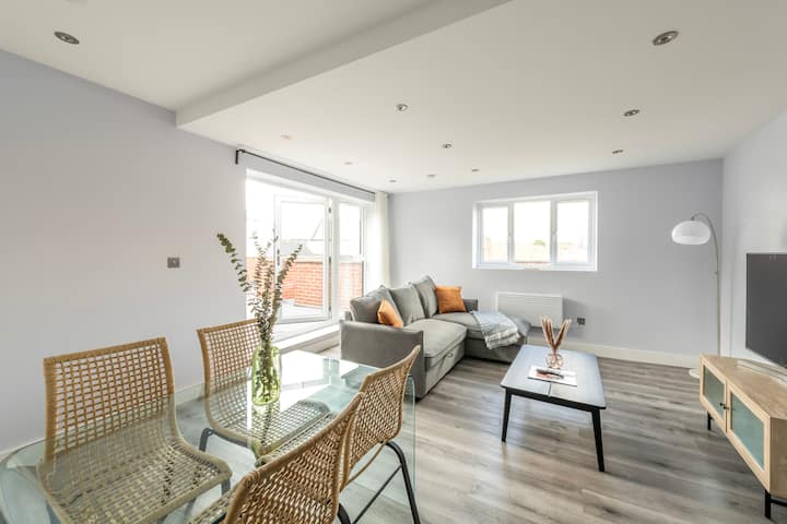 Luxury Pent House Apartment | Central | 6 Guests - Didcot