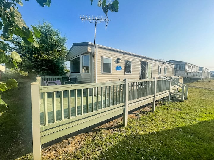 Caravan With Decking At Heacham Beach Ref 21003a - Heacham