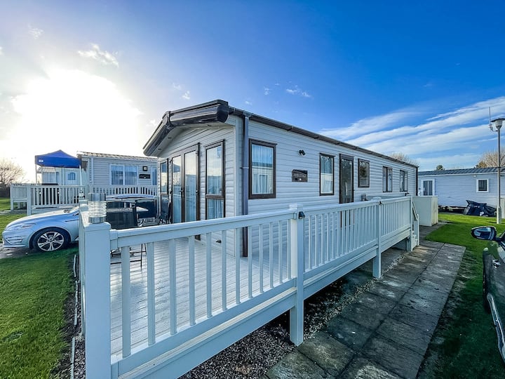 Caravan With Wifi At Broadland Sands Ref 20292bs - Gorleston-on-Sea