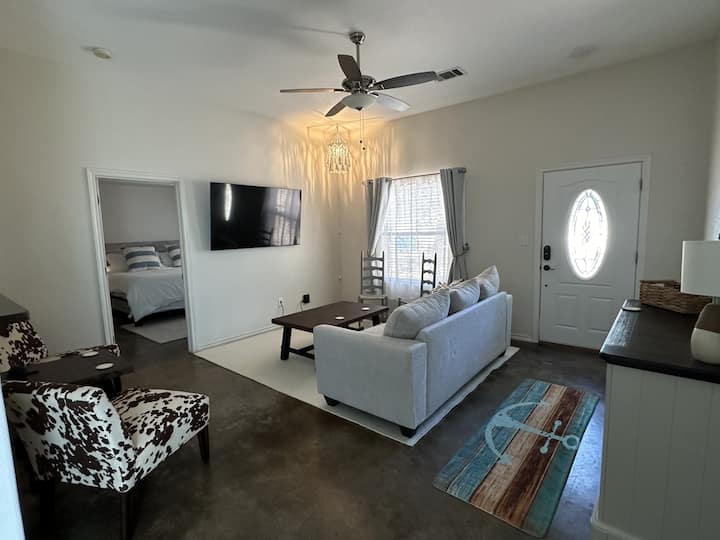 Agua Y Soul / Private Patio & Cul-de-sac/ King Bed - Lakeway, TX
