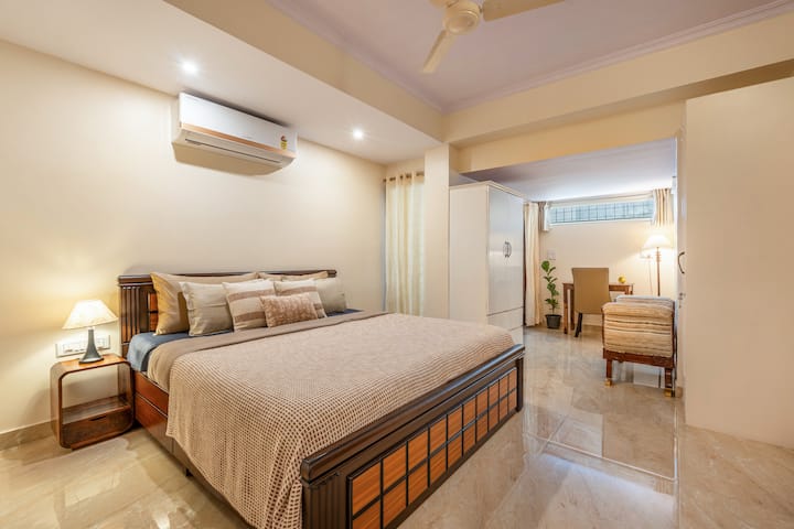 Sliceinn Kwan: Master Br W Attach Bath & Balcony - Bangalore