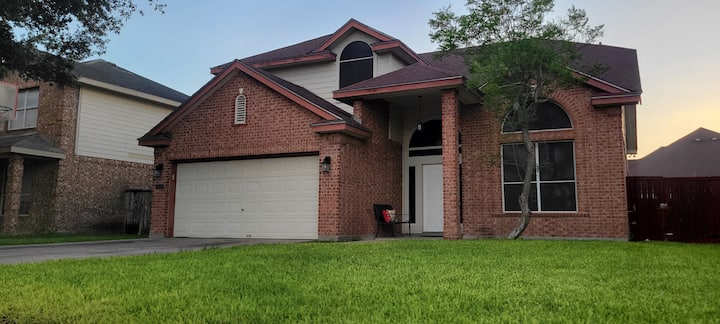 Spacious Home Perfect For Families Or Large Groups - McAllen, TX