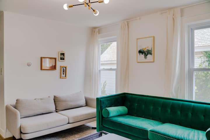 Modern Camp-style Apartment - Self Checkin - Rutland, VT