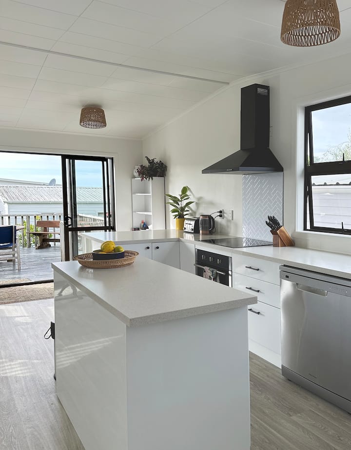 Chill Kiwi Bach In Mangawhai - Mangawhai Heads