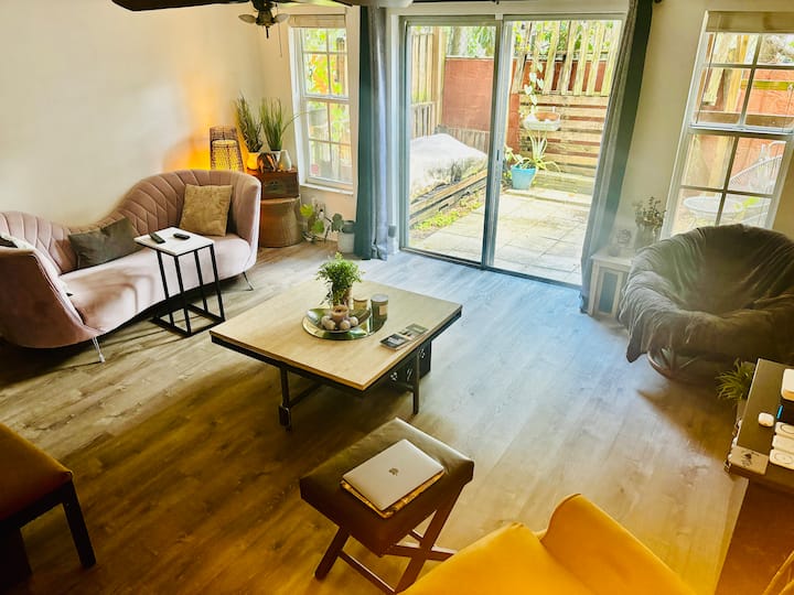 Cozy Coastal Escape - Fort Lauderdale, FL